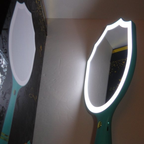 Disney | Makeup | Disney Mirror Aladdin Jasmine New Led Lighted ...